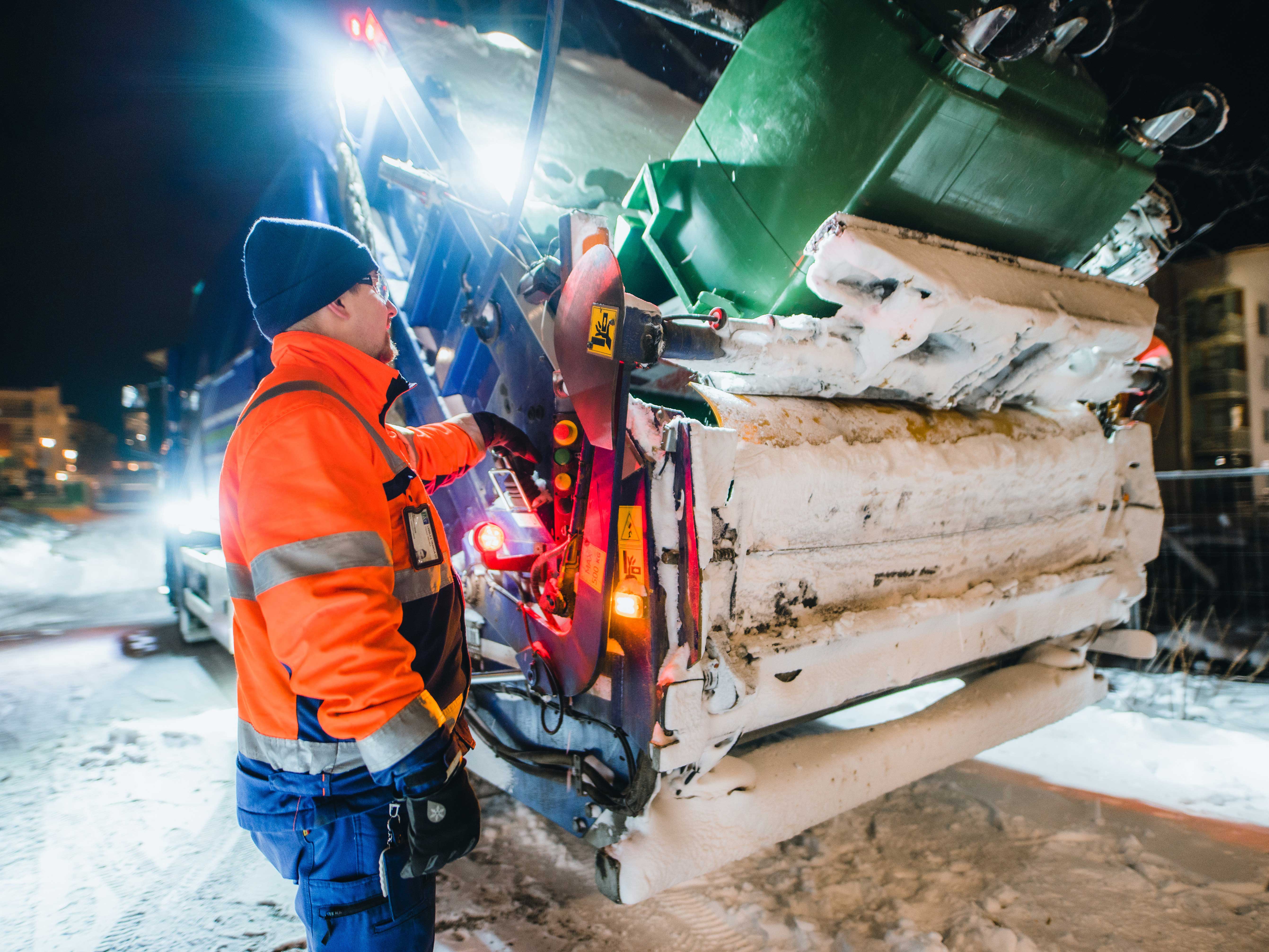 Kireä pakkanen viivästyttää jäteastioiden tyhjennyksiä Lapissa | L&T